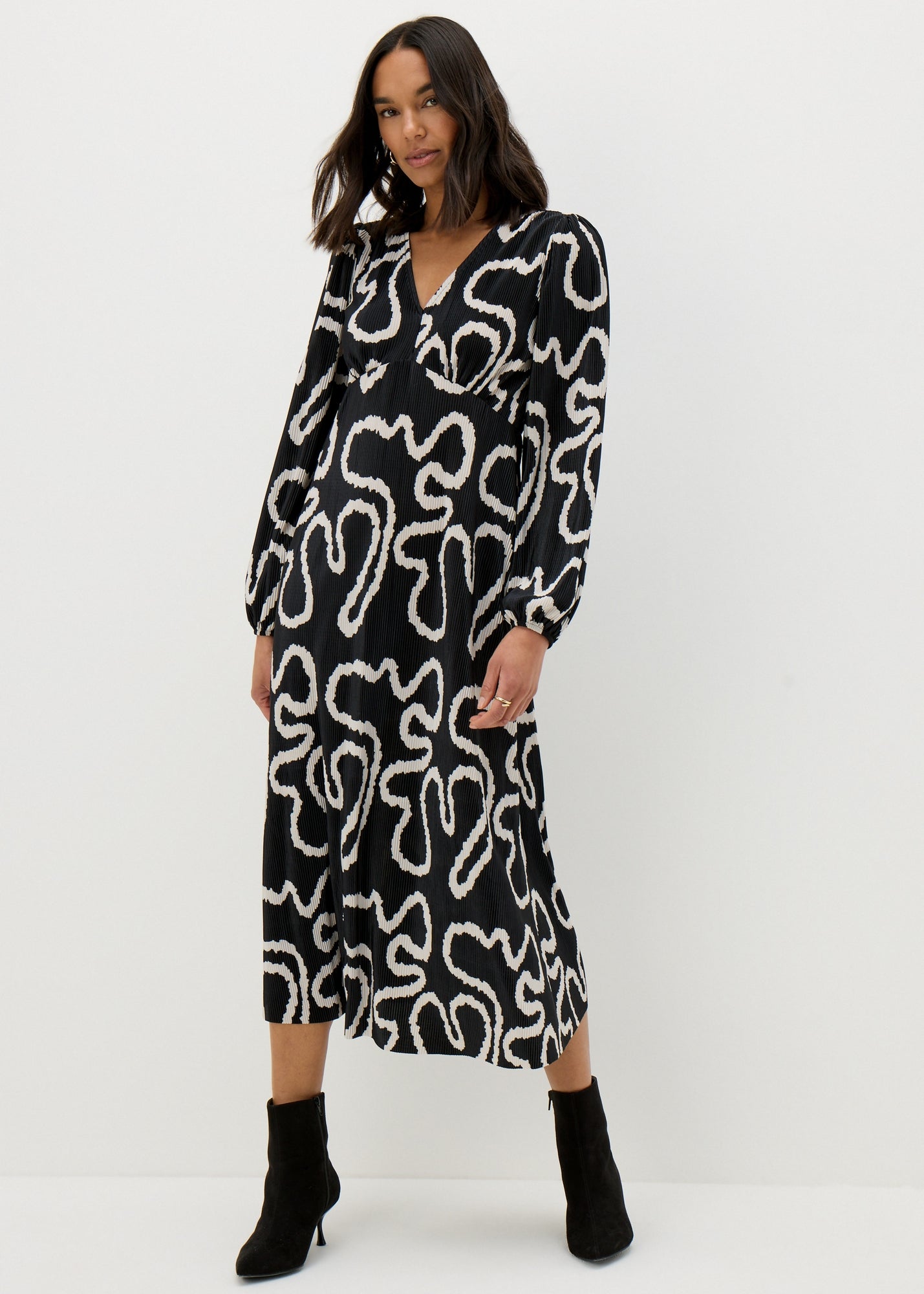 Buy Et Vous Plisse Wiggle Print Midi Dress Online in UAE - bfab